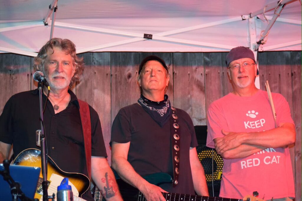 LIVE @ The Oasis: Black Robin Band | Sept. 9, 2022 • 5:30-8:30 PM